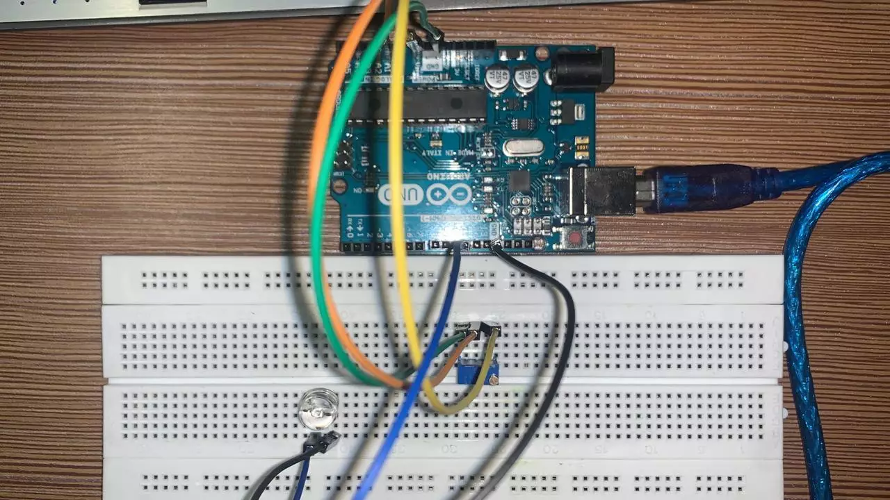 Kako nadzorovati LED s potenciometrom v Arduinu 10140_5
