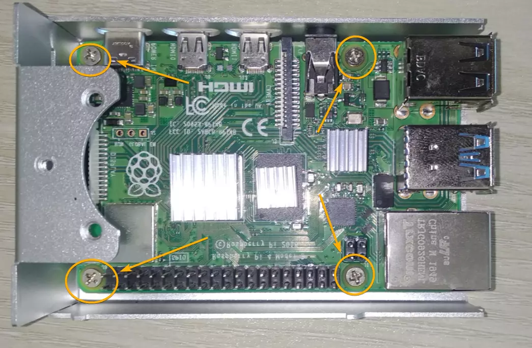 Hur man installerar kylflänsar på Raspberry Pi 7683_34