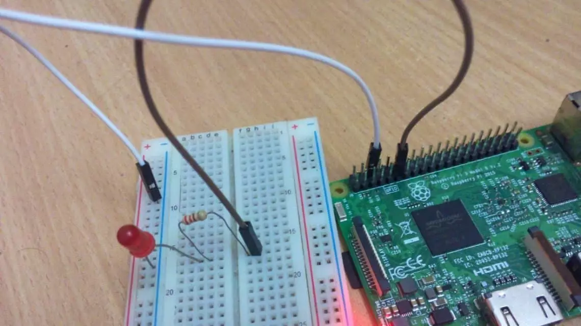 Nagtatrabaho sa Raspberry Pi 3 GPIO gamit ang Python 9048_2