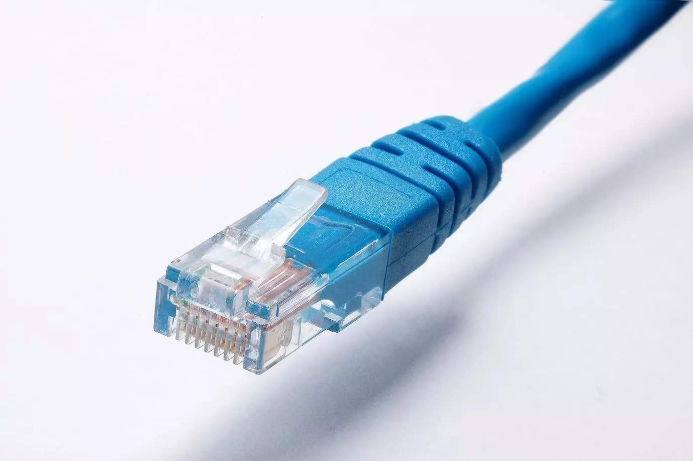 Berapa lebih laju kabel Ethernet berbanding Wi-Fi